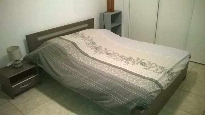 Belle Chambre Ensoleillée Calme Vu Remparts - Camargue