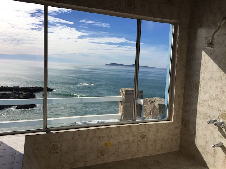 Oceanfront , Loud Waves, Amazing Xlg Space! - Tijuana