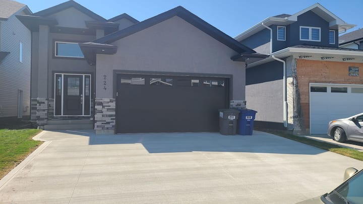 Adorable 2-bedroom Place With 1 Free Parking - Saskatoon
