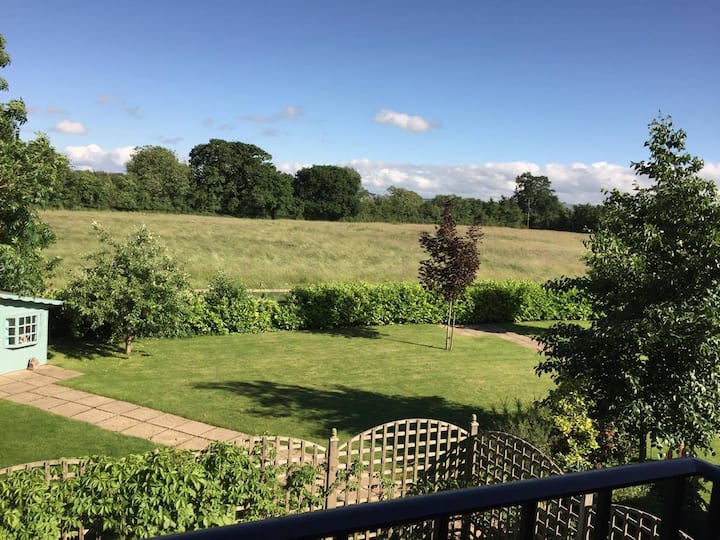 Swindon Holiday Rentals & Homes - England, United Kingdom | Airbnb