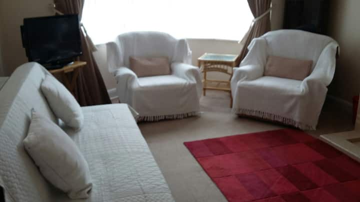 2 Bed Semi On 1 Level Free Parking Wi-fi & Garden - Hounslow