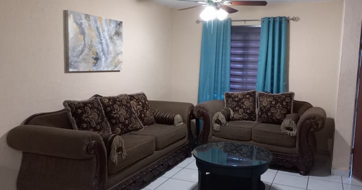 Mc4 Casa Amplia 4 Recamaras 2 Baños Cerca De Todo. - Hermosillo