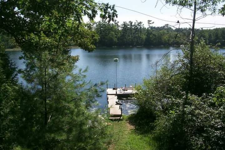 Chain O' Lakes Charmer!  Privacy And Convenience. - Waupaca, WI