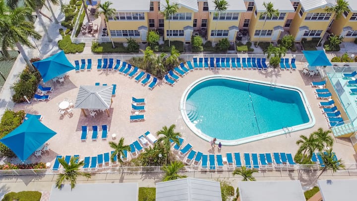 Upscale 3br Condo W/pool And Fabulous Location! - Indian Shores, FL