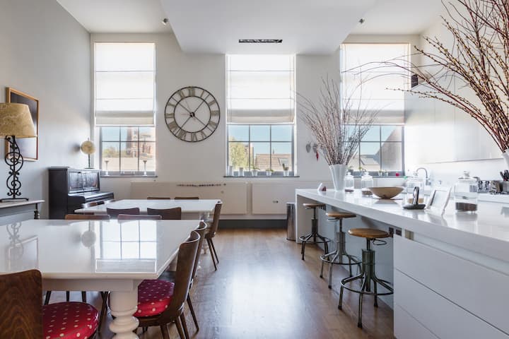 Large Unique Contemporary Loft Home Sleeps Eight - Fulham