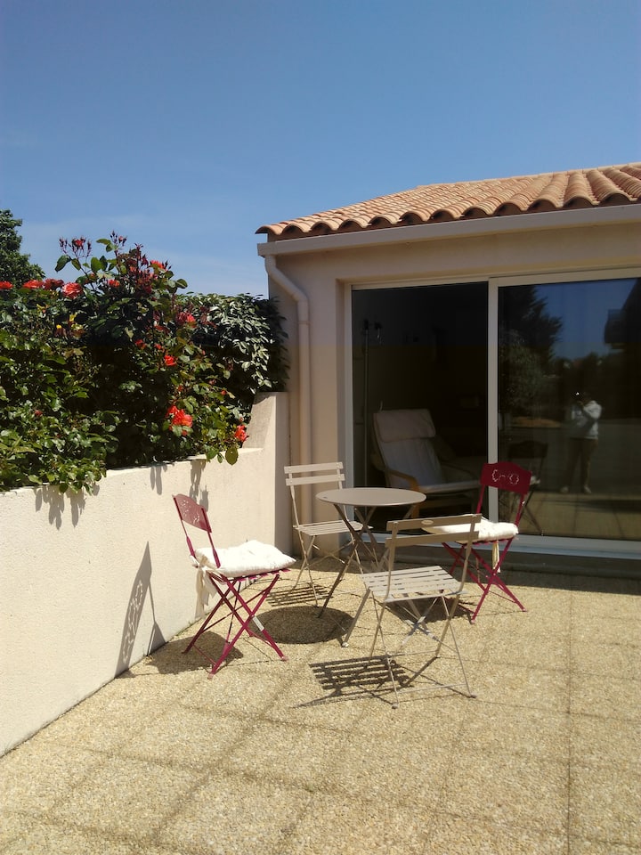 Studio Meublé à Proximité P. Tanchet Et Thalasso. - サーブル=ドロンヌ
