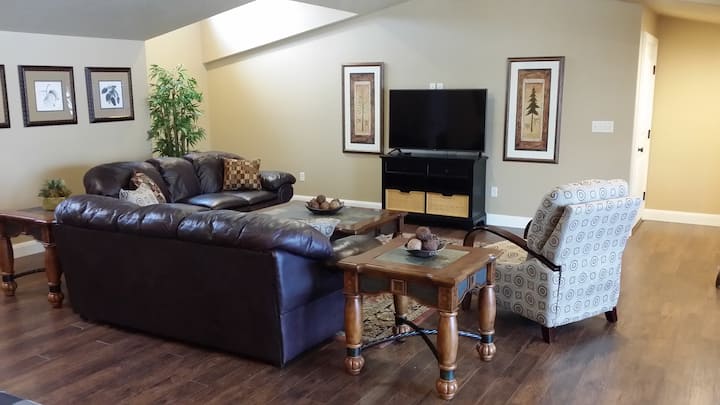 2000  Sq Ft Apartment Bring Your Pets And Toys - Farmington, UT