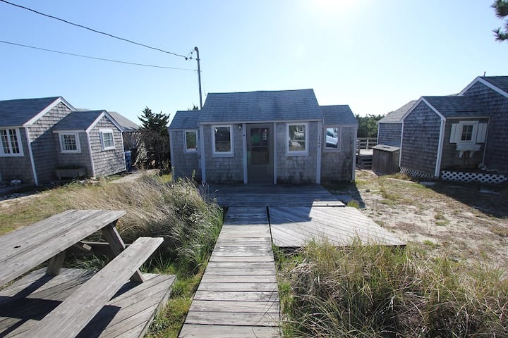 Beachland 14- Cozy Studio Cottage, Steps To Beach - Sandwich, MA