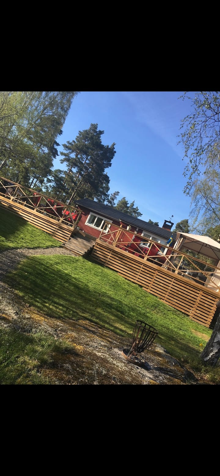 Stuga/ Hus Med Två Gästhus, På Värmdö. - Vaxholm