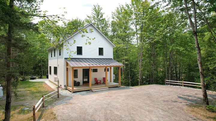 Sugar Magnolia - New Bright, Modern Farm House - Stowe, VT