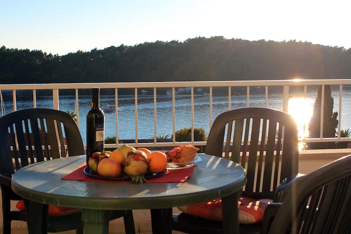 Old Town Two Bedroom Apartment With Promenade View - Cavtat