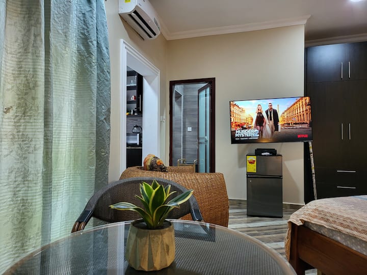 Naaoyoe Luxury Studio Apartment, Oxford Street Osu - Accra