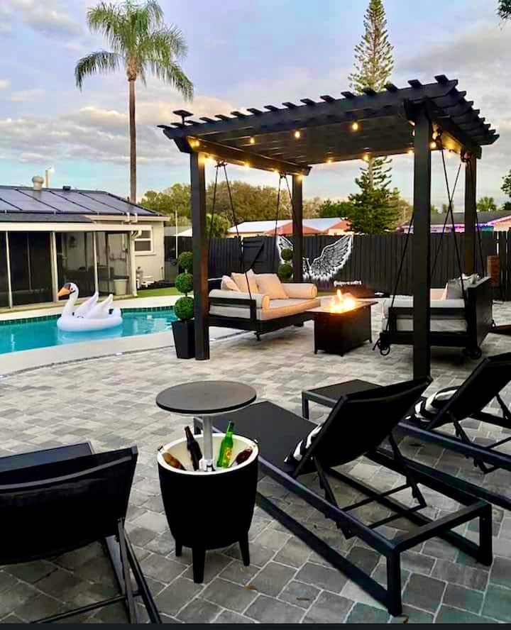 Chic Oasis-backyard Goals-game Room-pup Haven-pool - Anna Maria Island, FL