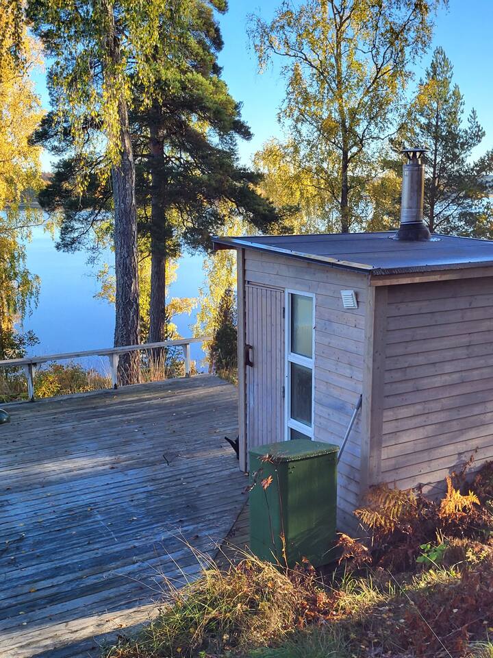 Mysig Stuga Med Sjöutsikt Vedeldad Bastu&vinterbad - Malmköping