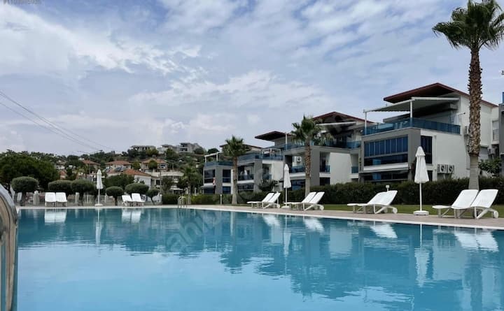 Kuşadası Kadınlar Denizin'de Ultra Lüx Bahçeli 3+1 - Kuşadası