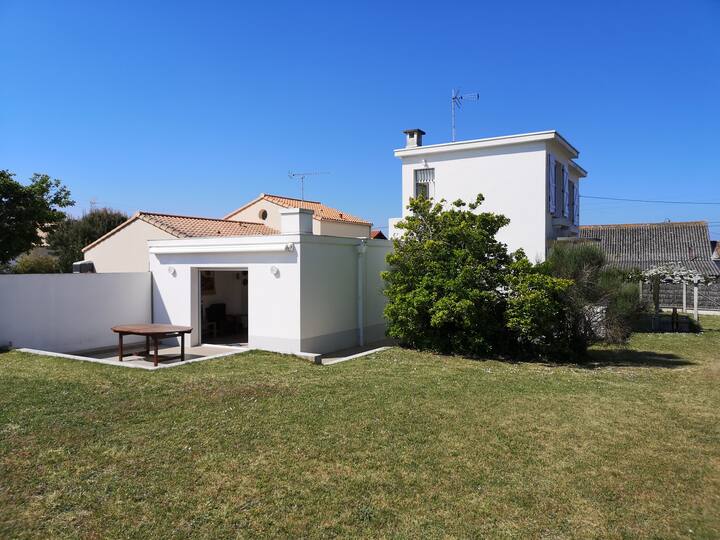 Villa, Immediate Access To The Sea, With Enclosed Grounds - La Plaine-sur-Mer