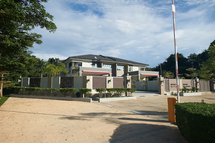 Your Perfect 5-star Getaway Home - Brunei