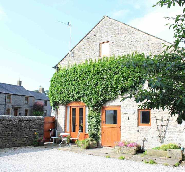 The Stables, Monyash. Cosy Beamed Cottage. - Monyash