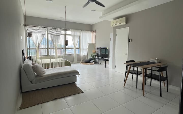 Jute Theme Spacious Studio *100mbps Wifi* New Unit - Petaling Jaya