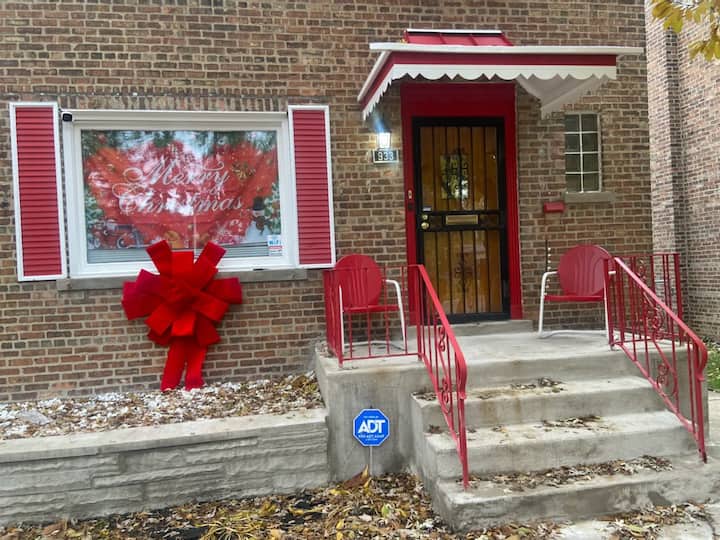 Gorgeous Two Bedroom, Full Basement With Arcade - Burbank, IL