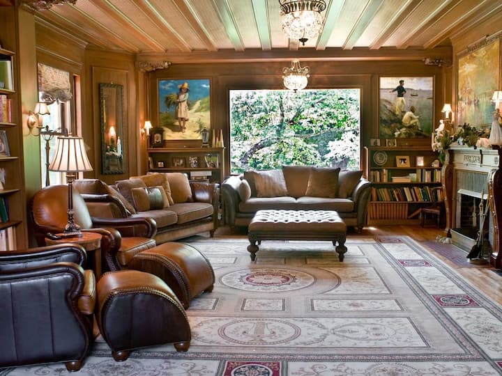 Dream Vacation Home - Full Amenities & Hot Tub - Maine