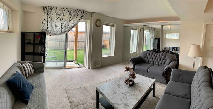 Bright Walkout Apartment 2bedroom - Aurora