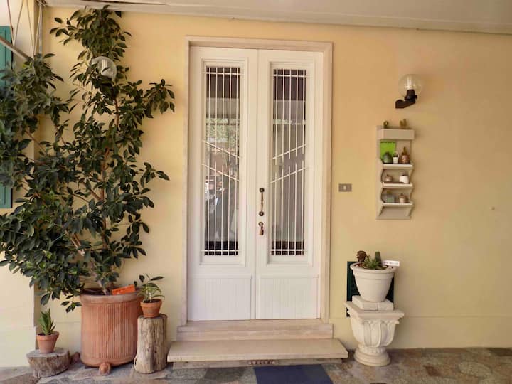 Au Centre Indépendante Et Avec 2 Places De Parking - Viareggio