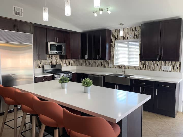 Spacious Modern Home - 4 Miles From Strip! - Nevada