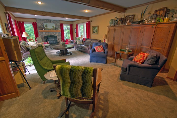 Acorn Acres Retreat - Overland Park, KS