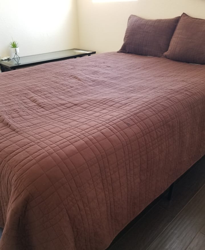 Best Sleep In Town! Airport Runs, Free Vegas Show! - Las Vegas