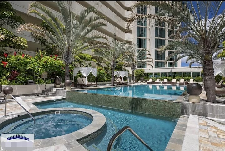 Luxury, Modern Condo In Waikiki - O‘ahu, HI