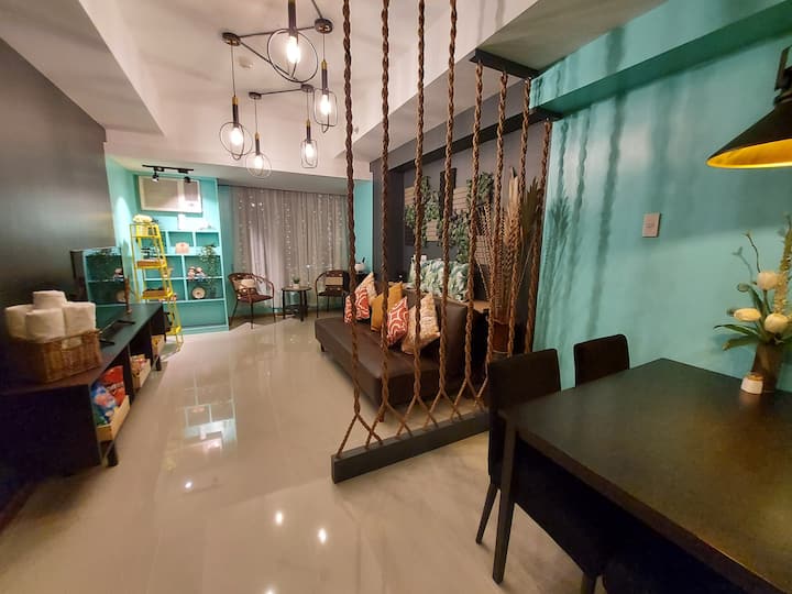 Cozy 2-br Condo For Book Lovers - Quezon City