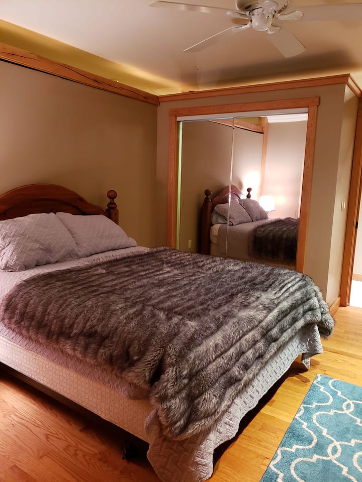 Comfortable, Quiet, Apartment In Country Setting - Massachusetts