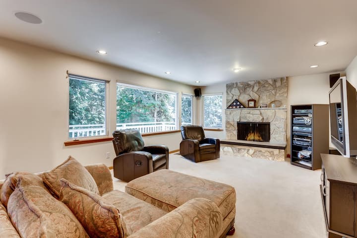 Bellevue Near Microsoft, Forested Retreat. - Bellevue, WA