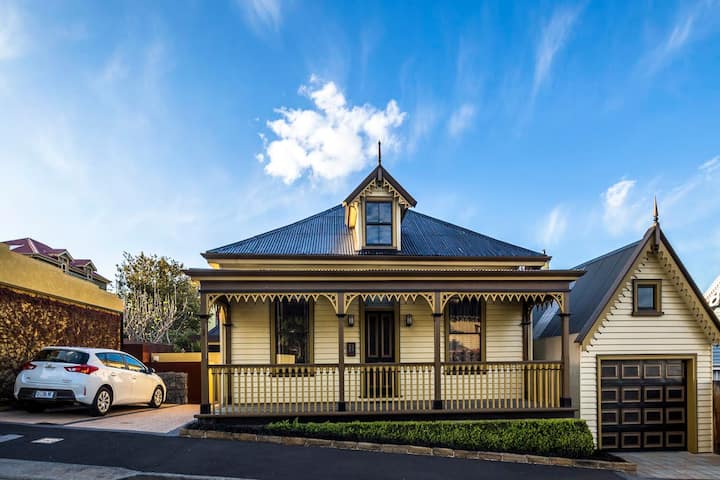 Corinda Contemporary - Hobart