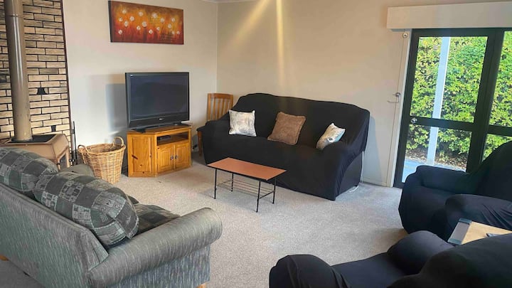 4 Bedrooms, Log Burner & Heat Pump - Alexandra