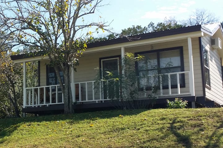 Lonestar Cabin ~ Waterfront! - Spicewood, TX