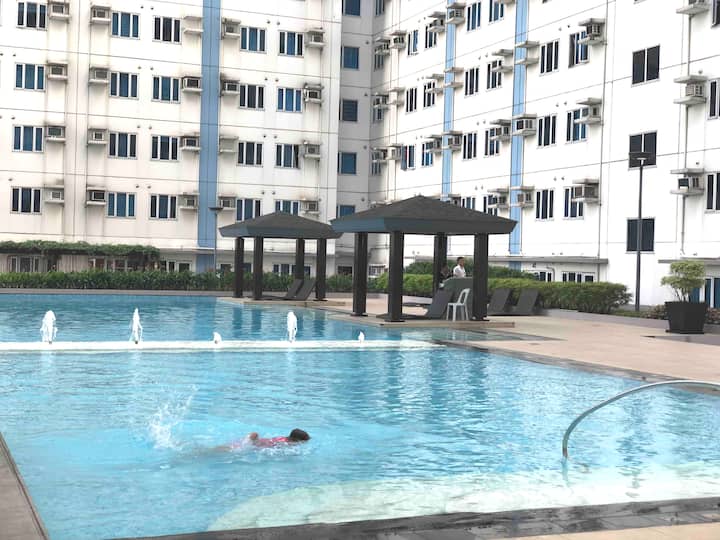 Cozy 30sqm Condo W/ Balcon & Netflix @  M Place Qc - Quezon City