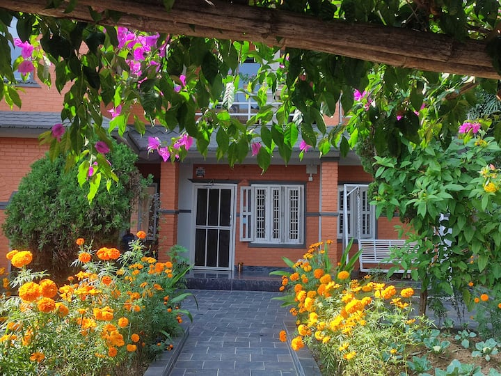 Sunny Apartment With Garden - Pokhara