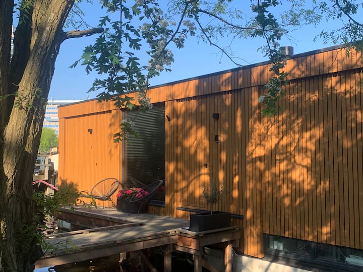 A Lovely Stay On An Amstel Houseboat - Amsterdam