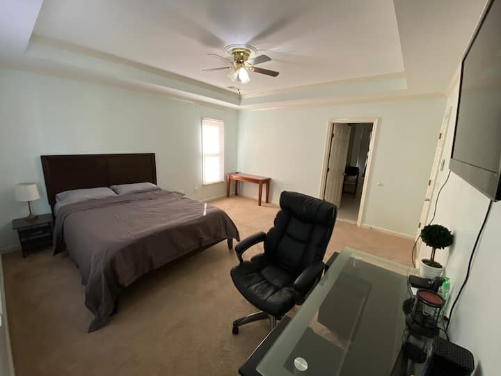 Private Large Master-bedroom Near Down Town - Birmingham, AL