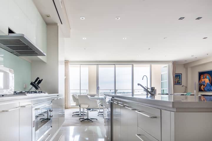 Top Drawer Penthouse With Sweeping Vistas - Adelaide