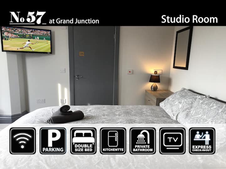 Studio Room 09 At No57 - Superior En-suite Single Room - Crewe