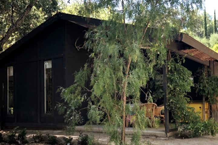 Secluded Historic Cottage In Ojai's Arbolada - Ojai, CA