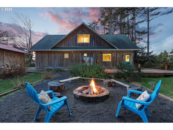 Private Pet Friendly Beach House, Steps To Beach - Pacific City, OR