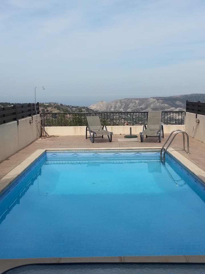 Villa With Private Pool & Stunning Mountain Views - Писсури