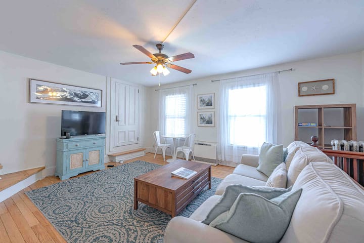 Stunning Historic West End Spacious 1 Br - South Portland, ME