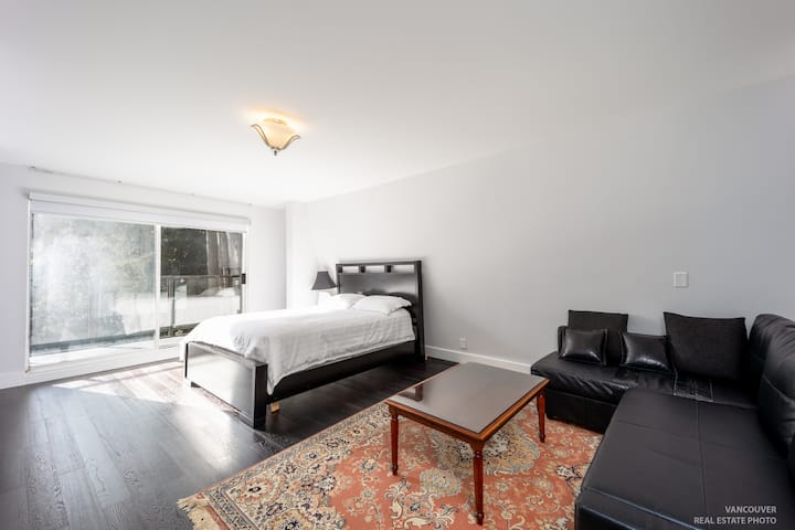 Cozy Room North Vancouver - North Vancouver