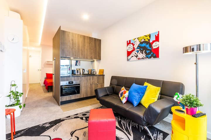 Fun Pop Art Studio Close To The City - Sydney