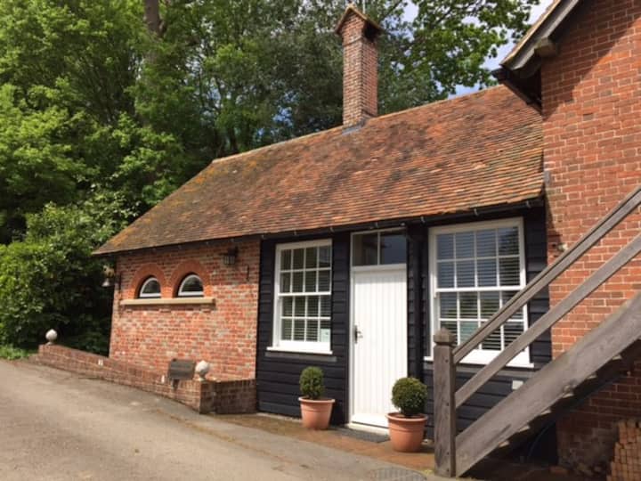 Old Place Carriage House - Cranbrook